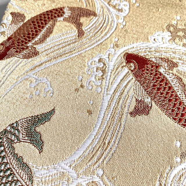 『昇鯉（しょうり）』 ブラック ゴールドベージュ 金襴織物御朱印帳 B6 大判サイズ 鯉 コイ 金襴 御朱印帳 桐生織物 | iichi 日々の暮らしを心地よくするハンドメイドやアンティークの ...