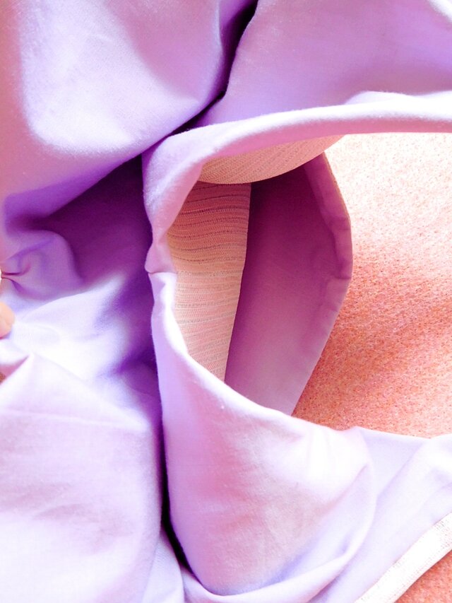 パステルピンク×縦ライン 軽い （デルタ）型バック | iichi 日々の暮らしを心地よくするハンドメイドやアンティークのマーケットプレイス