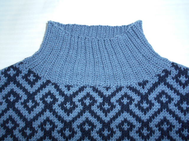 濃紺とブルーグレーの編み込みベスト | iichi 日々の暮らしを心地よくするハンドメイドやアンティークのマーケットプレイス