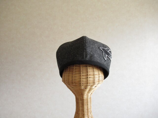 鳥さんアップリケのベレー帽 ヘリンボーン、ブラックグレー2 | iichi 日々の暮らしを心地よくするハンドメイドやアンティークのマーケットプレイス