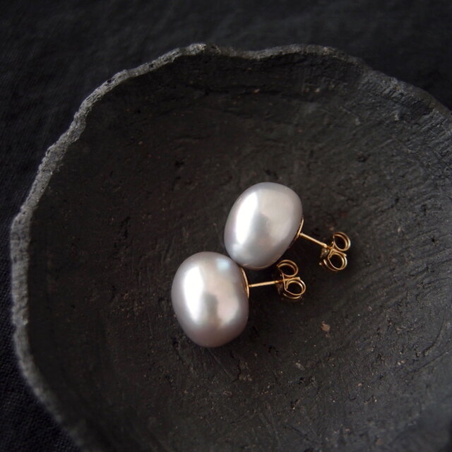 大粒グレーバロックパールのピアス【K14gf】Baroque pearl／ Gray | iichi 日々の暮らしを心地よくするハンドメイドや ...