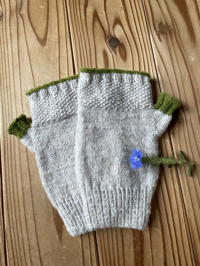 No.1293 カシミアミトンseashell | iichi 日々の暮らしを心地よくするハンドメイドやアンティークのマーケットプレイス