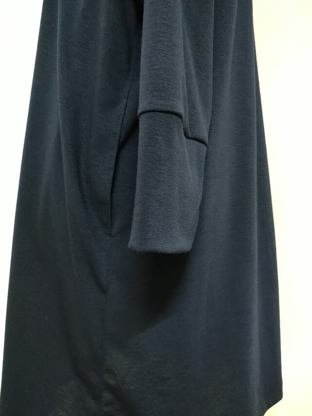 ネイビーニットのシンプルプルオーバー。NPO-162 | iichi 日々の暮らしを心地よくするハンドメイドやアンティークのマーケットプレイス