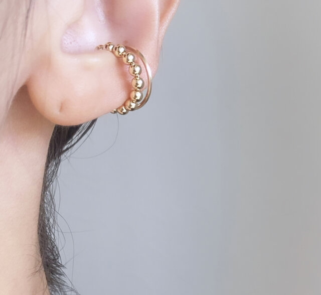 14kgf ball hoop cuff 2連 イヤカフ イヤーカフ | iichi 日々の暮らしを心地よくするハンドメイドやアンティークのマーケットプレイス