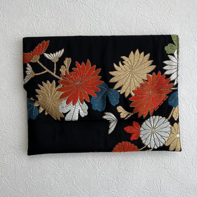 iPadケース iPad入れ ケーブル入れポケット付き 昭和レトロな帯リメイク | iichi 日々の暮らしを心地よくするハンドメイドやアンティークのマーケットプレイス