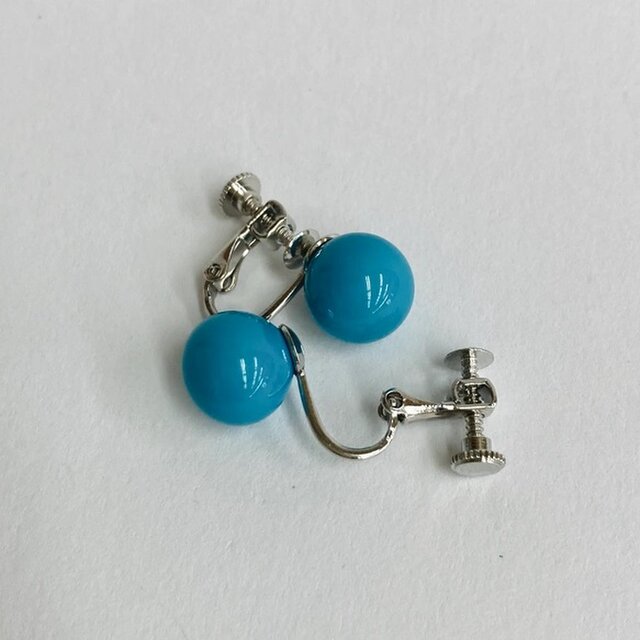 ガラスビーズイヤリング/9mm/ターコイズ塗装/made in japan | iichi 日々の暮らしを心地よくするハンドメイドやアンティークのマーケットプレイス