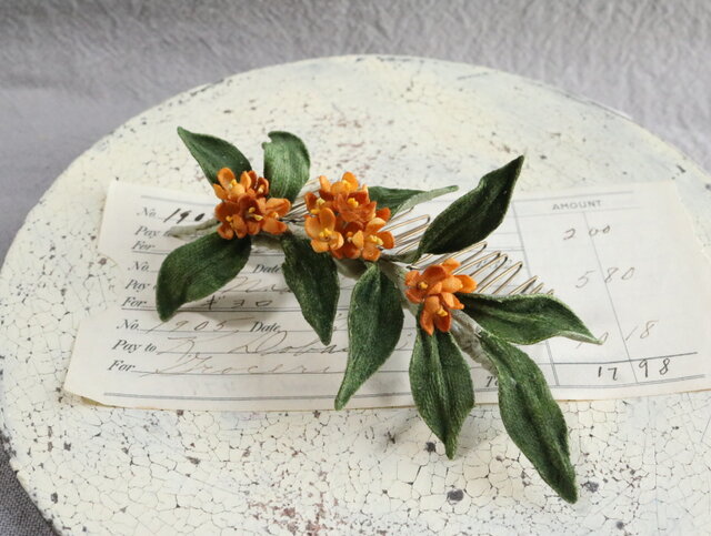 布花 金木犀のヘアコーム 980 | iichi 日々の暮らしを心地よくするハンドメイドやアンティークのマーケットプレイス