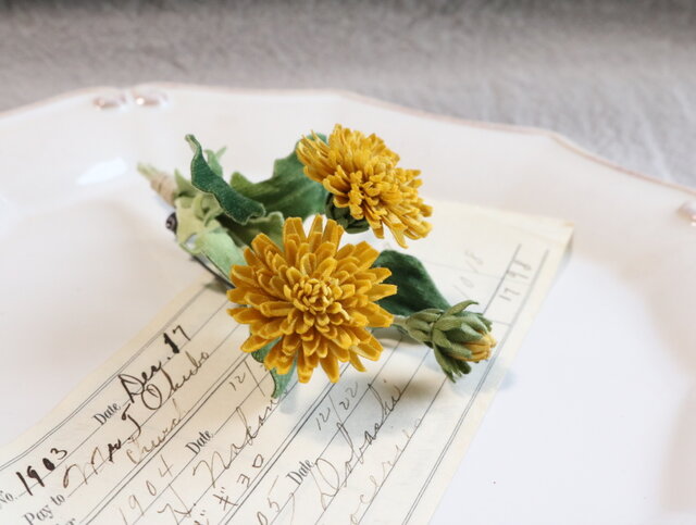 布花 金木犀のヘアコーム 978 | iichi 日々の暮らしを心地よくするハンドメイドやアンティークのマーケットプレイス