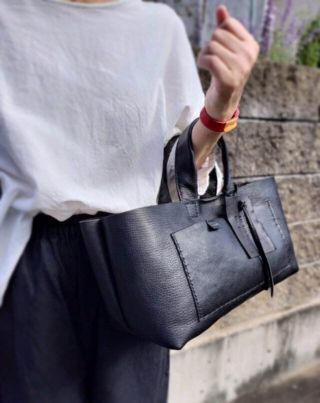 【Y.H様ご確認用】yokonaga tote 黒 オイルシュリンクレザー | iichi 日々の暮らしを心地よくするハンドメイドやアンティークのマーケットプレイス