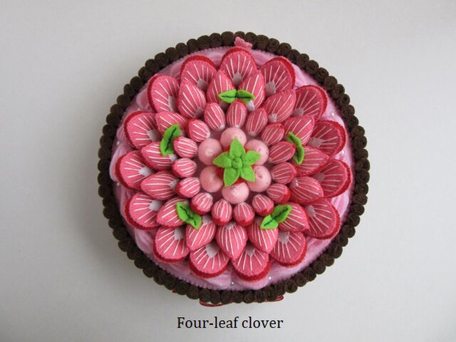 《直径16㎝》ブランチケーキ(ビター×いちごbirthday) | iichi 日々の暮らしを心地よくするハンドメイドやアンティークのマーケットプレイス