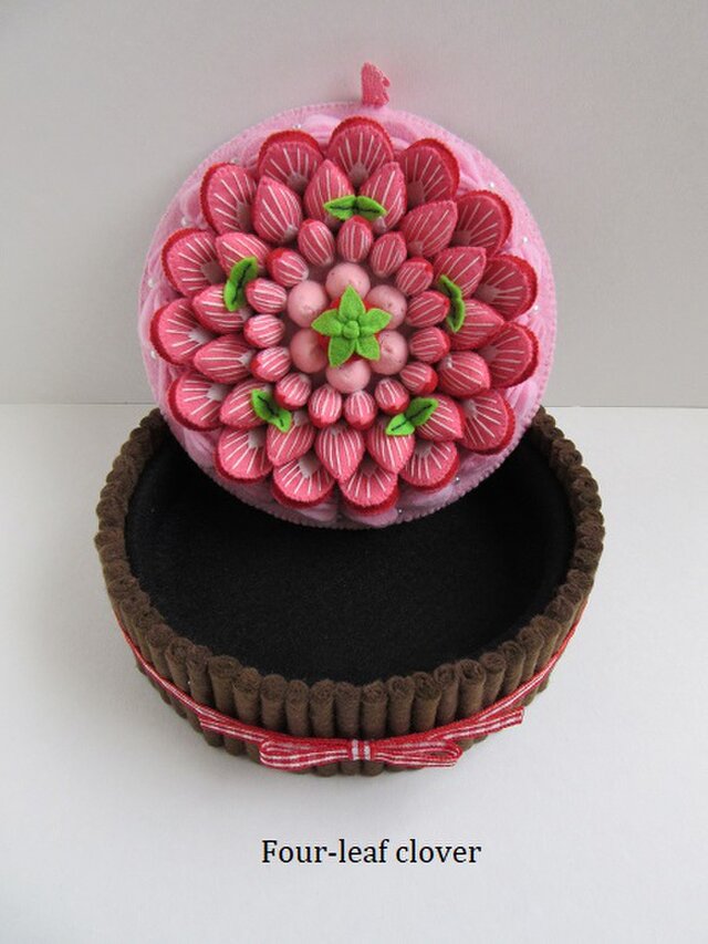 《直径16㎝》ブランチケーキ(ビター×いちごbirthday) | iichi 日々の暮らしを心地よくするハンドメイドやアンティークのマーケットプレイス