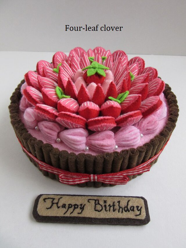 《直径16㎝》ブランチケーキ(ビター×いちごbirthday) | iichi 日々の暮らしを心地よくするハンドメイドやアンティークのマーケットプレイス