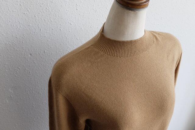 【1着限定】enrica cashmere&silk knit｜camel | iichi 日々の暮らしを心地よくするハンドメイドやアンティークのマーケットプレイス