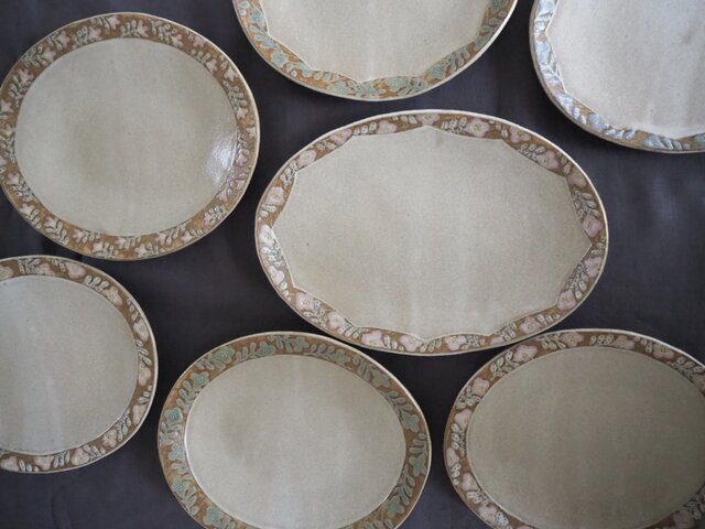 楕円皿 『Floral Pattern』 | iichi 日々の暮らしを心地よくするハンドメイドやアンティークのマーケットプレイス