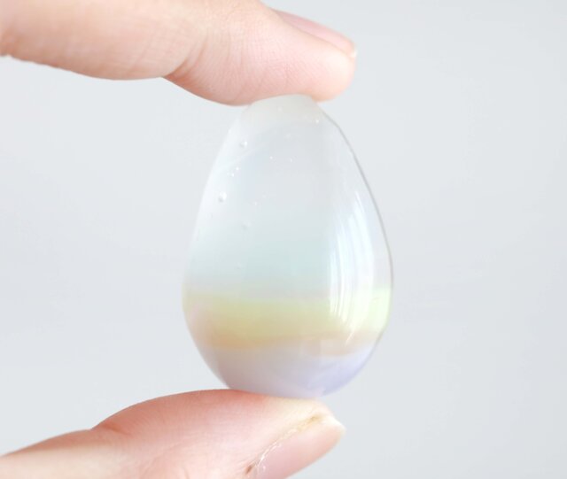 ガラスの雫の小さなオブジェ 「milky twilight sky」 ＊ Large | iichi 日々の暮らしを心地よくするハンドメイドやアンティークのマーケットプレイス