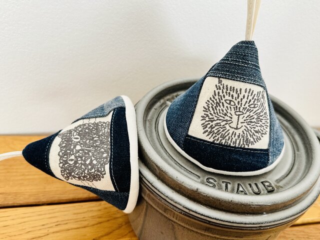 三角鍋つかみ★staub ストウブ ホーロー鍋★ミトン 鍋つかみ | iichi 日々の暮らしを心地よくするハンドメイドやアンティークのマーケットプレイス