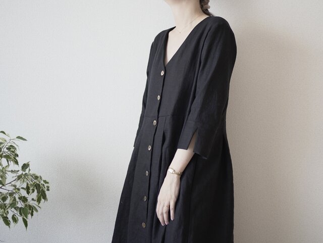 リネンV前開き袖スリット8分袖ワンピース No.279 | iichi 日々の暮らしを心地よくするハンドメイドやアンティークのマーケットプレイス
