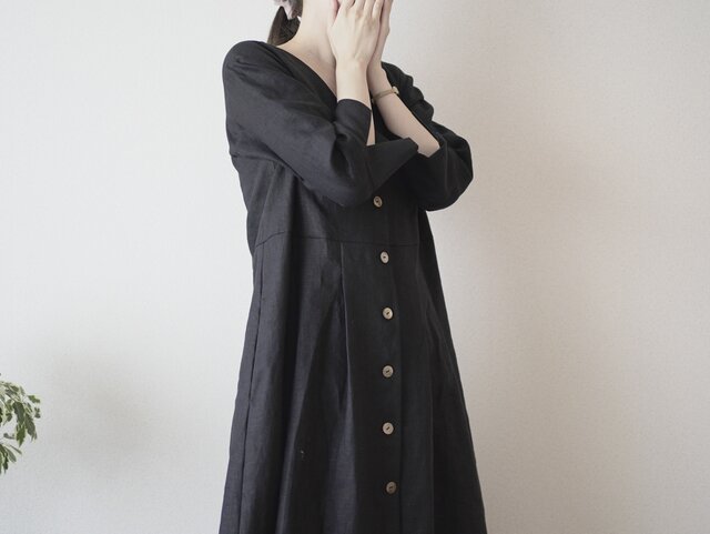 リネンV前開き袖スリット8分袖ワンピース No.279 | iichi 日々の暮らしを心地よくするハンドメイドやアンティークのマーケットプレイス