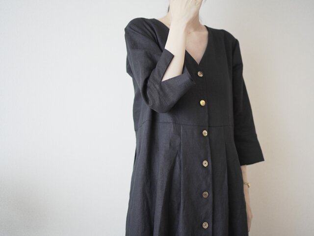 リネンV前開き袖スリット8分袖ワンピース No.279 | iichi 日々の暮らしを心地よくするハンドメイドやアンティークのマーケットプレイス