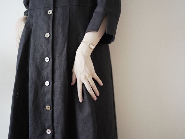 リネンV前開き袖スリット8分袖ワンピース No.279 | iichi 日々の暮らしを心地よくするハンドメイドやアンティークのマーケットプレイス