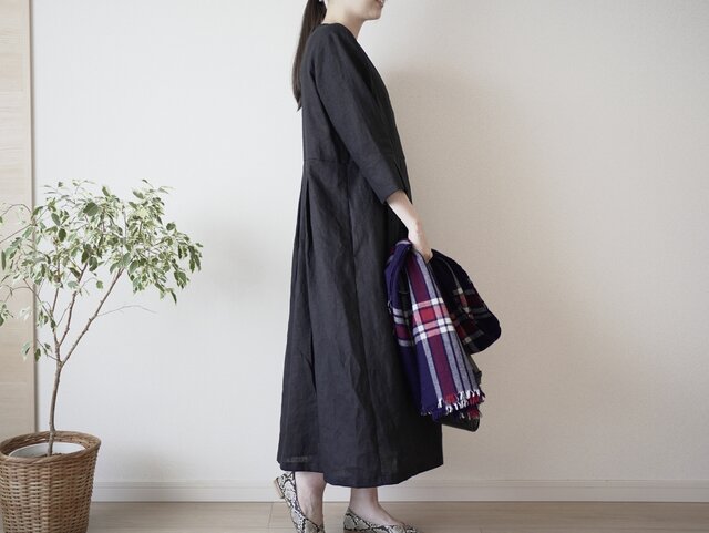 リネンV前開き袖スリット8分袖ワンピース No.279 | iichi 日々の暮らしを心地よくするハンドメイドやアンティークのマーケットプレイス