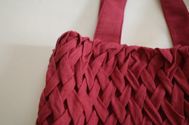 Lattice smockingのバッグ・スクエア | iichi 日々の暮らしを心地よくするハンドメイドやアンティークのマーケットプレイス