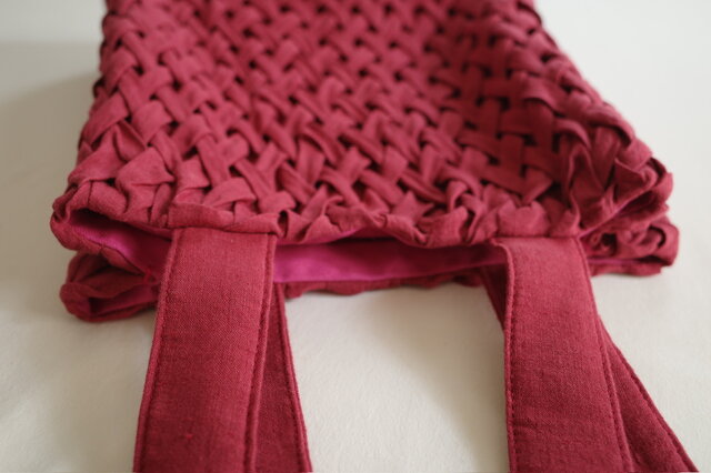 Lattice smockingのバッグ・スクエア | iichi 日々の暮らしを心地よくするハンドメイドやアンティークのマーケットプレイス