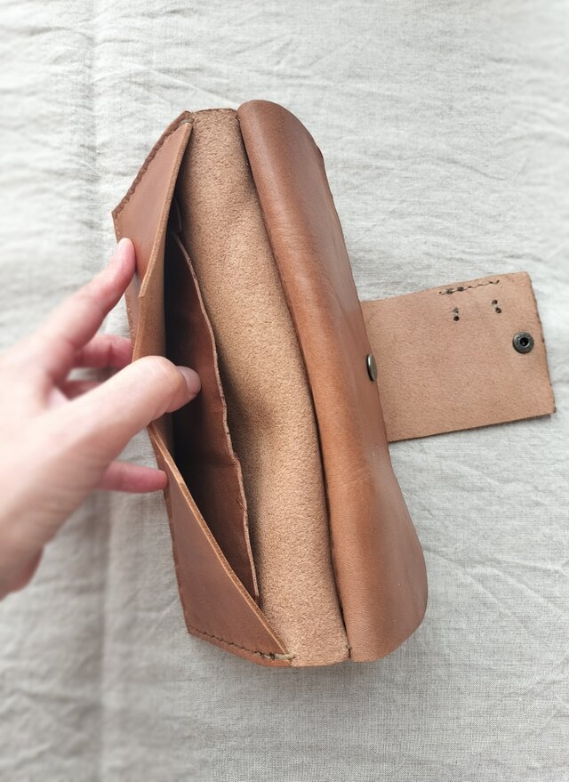 simple wallet 濃いヌメ色 オイルワックスレザー | iichi 日々の暮らしを心地よくするハンドメイドやアンティークのマーケットプレイス