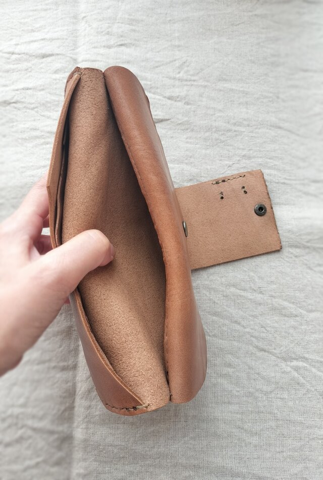 simple wallet 濃いヌメ色 オイルワックスレザー | iichi 日々の暮らしを心地よくするハンドメイドやアンティークのマーケットプレイス