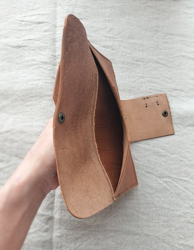 simple wallet 濃いヌメ色 オイルワックスレザー | iichi 日々の暮らしを心地よくするハンドメイドやアンティークのマーケットプレイス