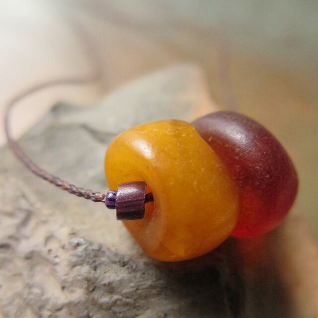 アンティーク 緒 チベタン琥珀 ＆ 紫シェブロン ＋ シードビーズ ネックレス 百世 momotose（東） | iichi 日々の暮らしを ...