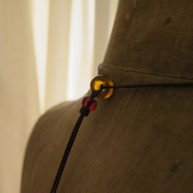 アンティーク 緒 チベタン琥珀 ＆ 紫シェブロン ＋ シードビーズ ネックレス 百世 momotose（東） | iichi 日々の暮らしを ...