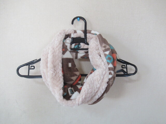 バイカラースヌード《オルテガ×ベージュ》 | iichi 日々の暮らしを心地よくするハンドメイドやアンティークのマーケットプレイス