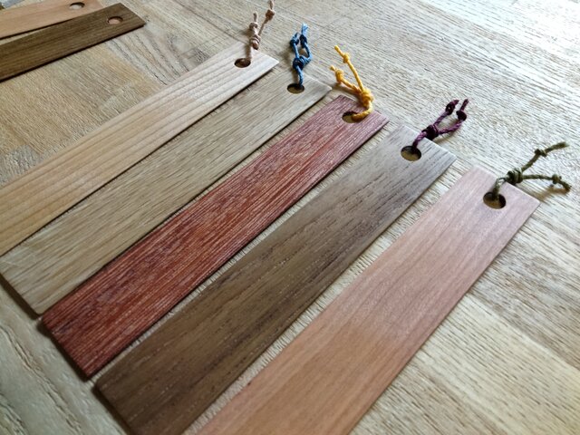 木の栞 チーク | iichi 日々の暮らしを心地よくするハンドメイドやアンティークのマーケットプレイス