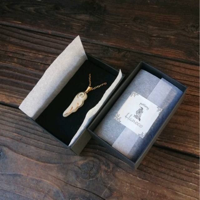 青色の鳥ネックレス+クリスタル no.7 | iichi 日々の暮らしを心地よくするハンドメイドやアンティークのマーケットプレイス