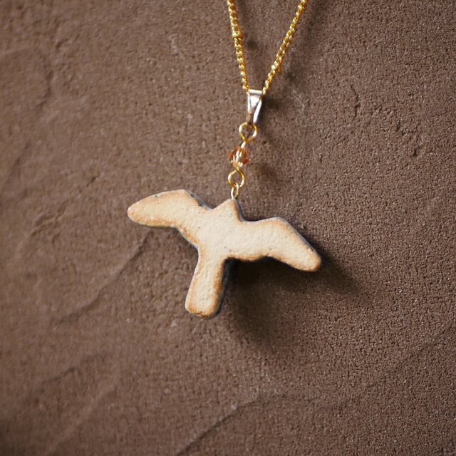 青色の鳥ネックレス+クリスタル no.7 | iichi 日々の暮らしを心地よくするハンドメイドやアンティークのマーケットプレイス