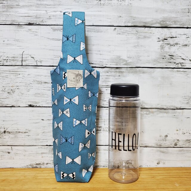 コンパクトに折りたためる ちょうちょ柄のペットボトルカバー | iichi 日々の暮らしを心地よくするハンドメイドやアンティークのマーケットプレイス
