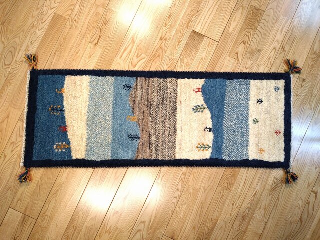 秋の目玉品】ペルシャ ギャッベ ミニランナー 116×44 藍色 ランドスケープ 風景 | iichi 日々の暮らしを心地よくするハンドメイドやアンティークのマーケットプレイス