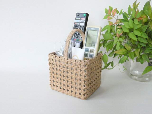 コンパクト卓上収納 4仕切り | iichi 日々の暮らしを心地よくするハンドメイドやアンティークのマーケットプレイス