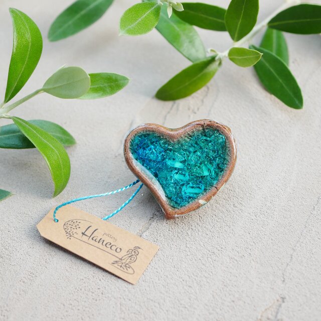 みずたまり ブローチ ハート no.6 | iichi 日々の暮らしを心地よくするハンドメイドやアンティークのマーケットプレイス
