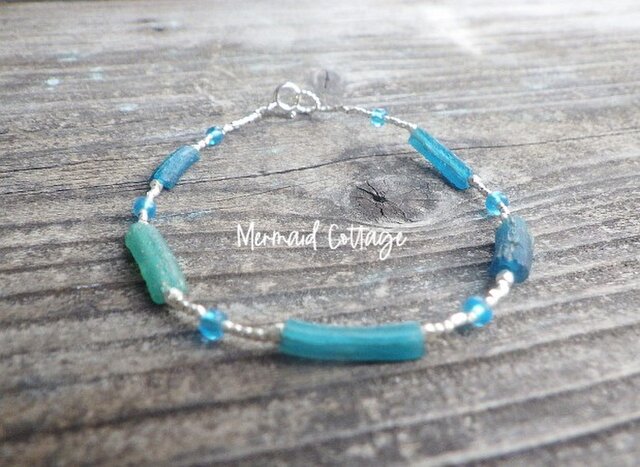 *sv925*Ocean Blue ローマングラス＆カレンシルバーの華奢ブレスレット | iichi 日々の暮らしを心地よくするハンドメイドやアンティークのマーケットプレイス