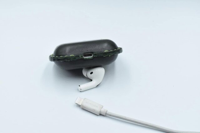Apple AirPods Pro ケース | iichi 日々の暮らしを心地よくするハンドメイドやアンティークのマーケットプレイス