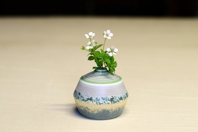 世界に一つの一輪挿し iIw-024 | iichi 日々の暮らしを心地よくするハンドメイドやアンティークのマーケットプレイス