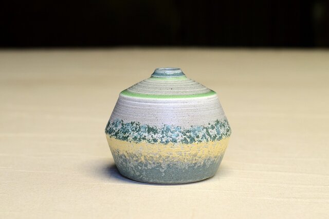 世界に一つの一輪挿し iIw-024 | iichi 日々の暮らしを心地よくするハンドメイドやアンティークのマーケットプレイス