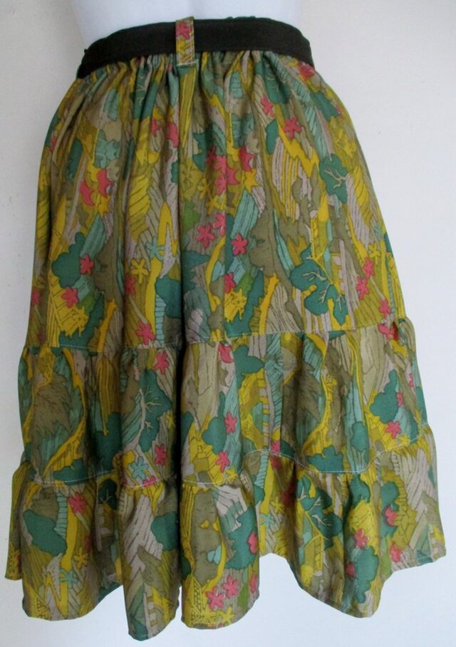 7389 花柄の着物で作った膝丈スカート #送料無料 | iichi 日々の暮らしを心地よくするハンドメイドやアンティークのマーケットプレイス