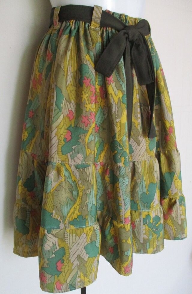 7389 花柄の着物で作った膝丈スカート #送料無料 | iichi 日々の暮らしを心地よくするハンドメイドやアンティークのマーケットプレイス