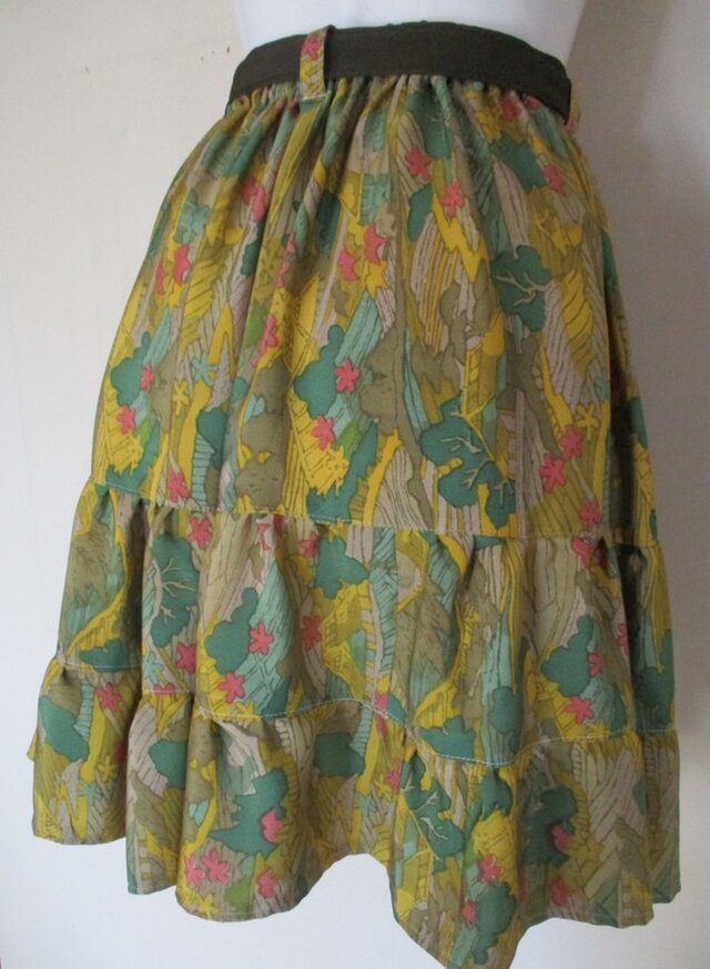 7389 花柄の着物で作った膝丈スカート #送料無料 | iichi 日々の暮らしを心地よくするハンドメイドやアンティークのマーケットプレイス