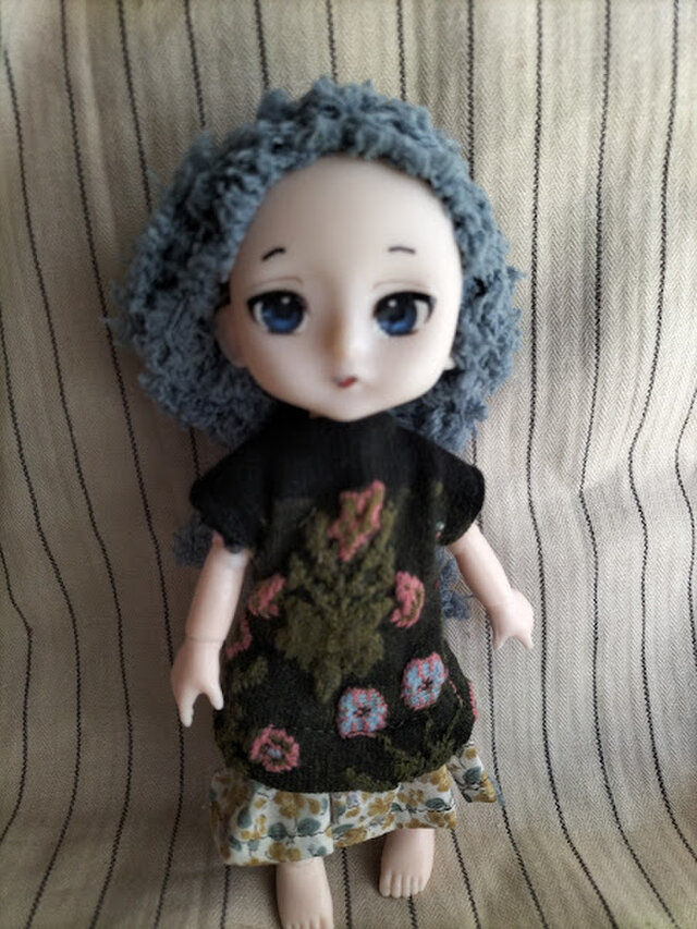 背丈15cm セリアドールと服 B ブラック | iichi 日々の暮らしを心地よくするハンドメイドやアンティークのマーケットプレイス