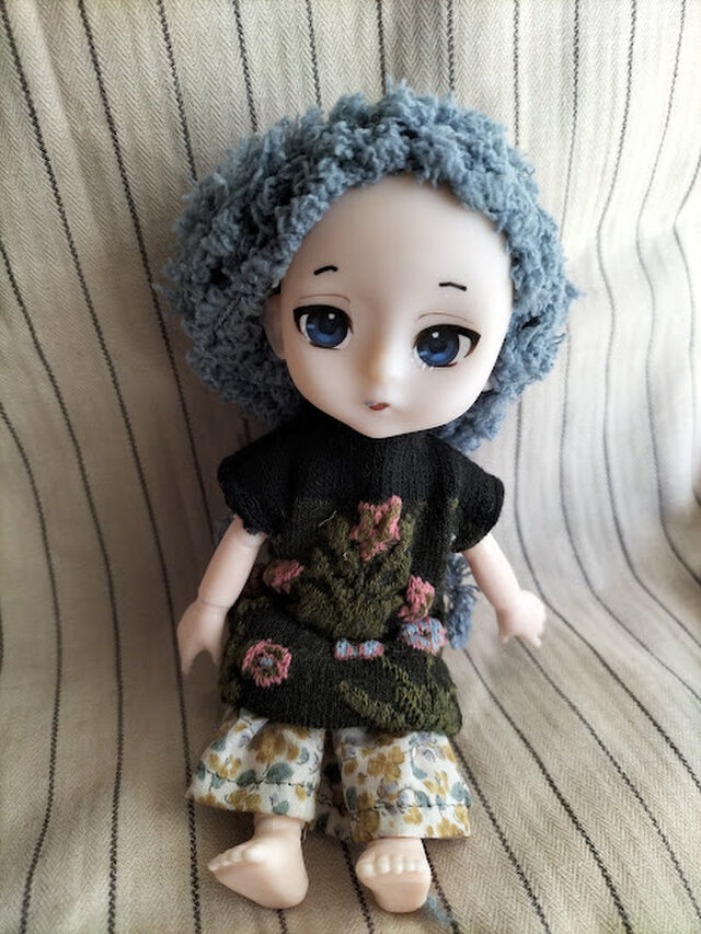 背丈15cm セリアドールと服 B ブラック | iichi 日々の暮らしを心地よくするハンドメイドやアンティークのマーケットプレイス