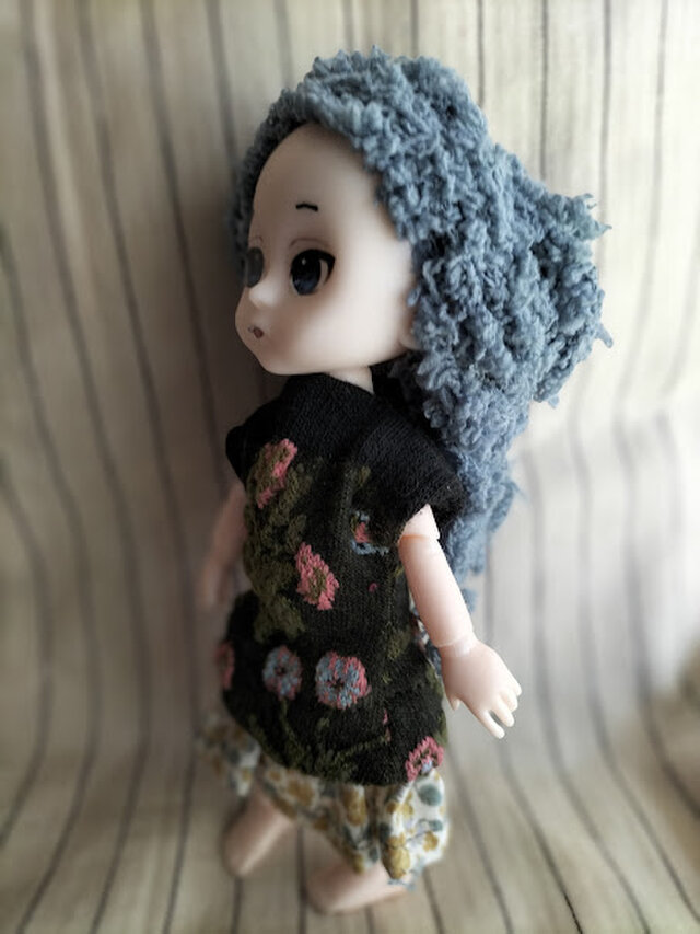 背丈15cm セリアドールと服 B ブラック | iichi 日々の暮らしを心地よくするハンドメイドやアンティークのマーケットプレイス